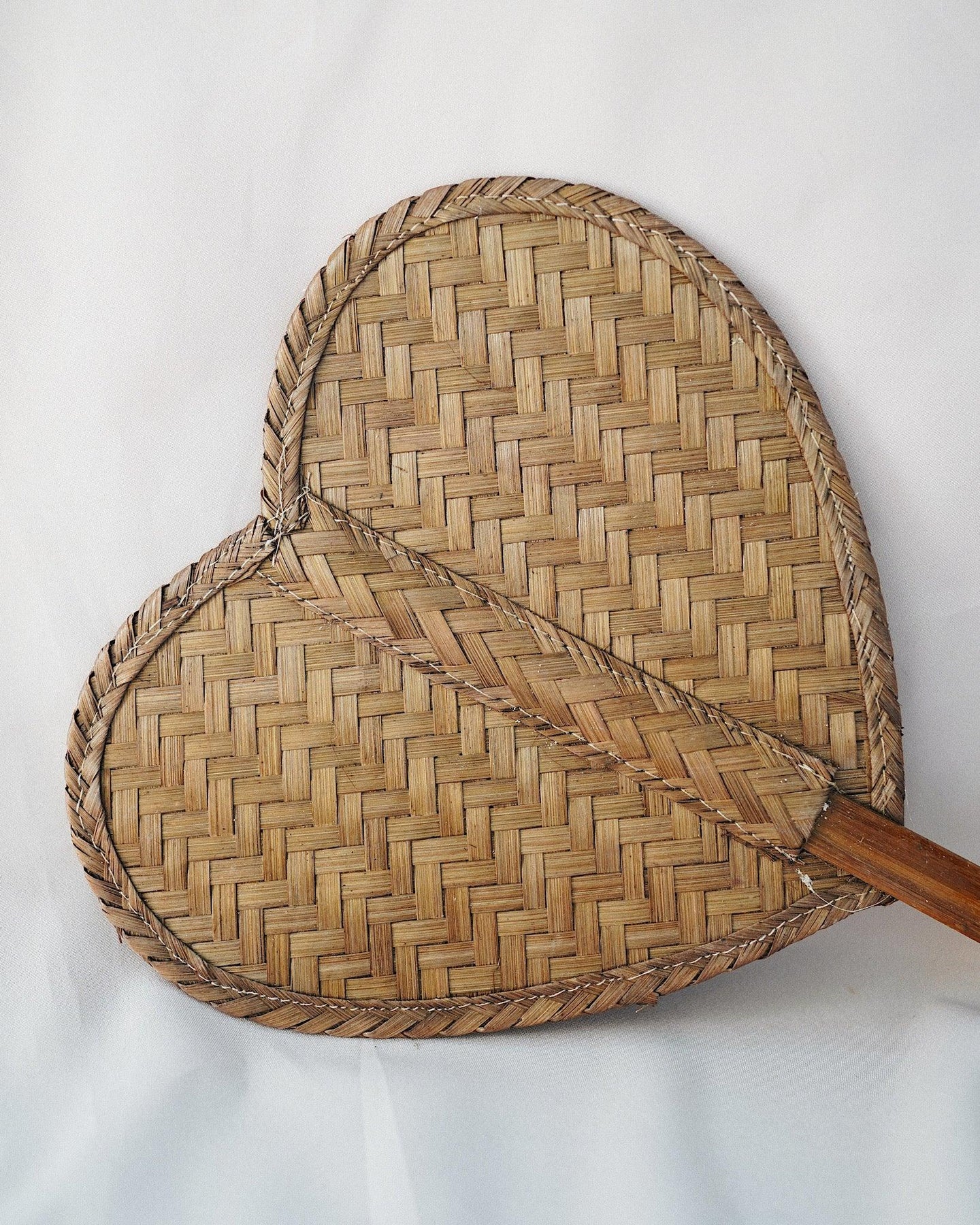 Vintage Heart Straw Hand Fan | Olive & Iris